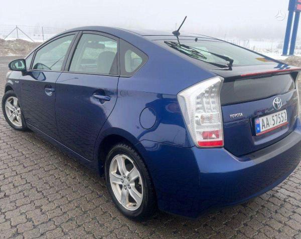 Blue Toyota Prius 2010 in Marijampole, with an engine capacity of 1.80 L and mileage of 292 thousand km for 4200 €, photo 3 on AUTOMOTO.COM.LV