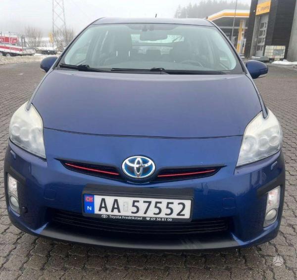 Blue Toyota Prius 2010 in Marijampole, with an engine capacity of 1.80 L and mileage of 292 thousand km for 4200 €, photo 5 on AUTOMOTO.COM.LV