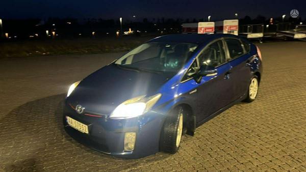 Blue Toyota Prius 2010 in Marijampole, with an engine capacity of 1.80 L and mileage of 292 thousand km for 4200 €, photo 10 on AUTOMOTO.COM.LV