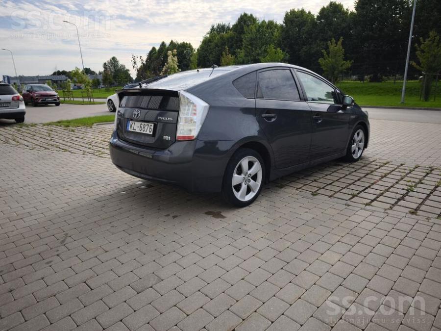 Zils Toyota Prius 2010 Rīga, ar dzinēja tilpumu 1.80 L un nobraukumu 310 tūkst. km par 5800 €, foto 4 vietnē AUTOMOTO.COM.LV