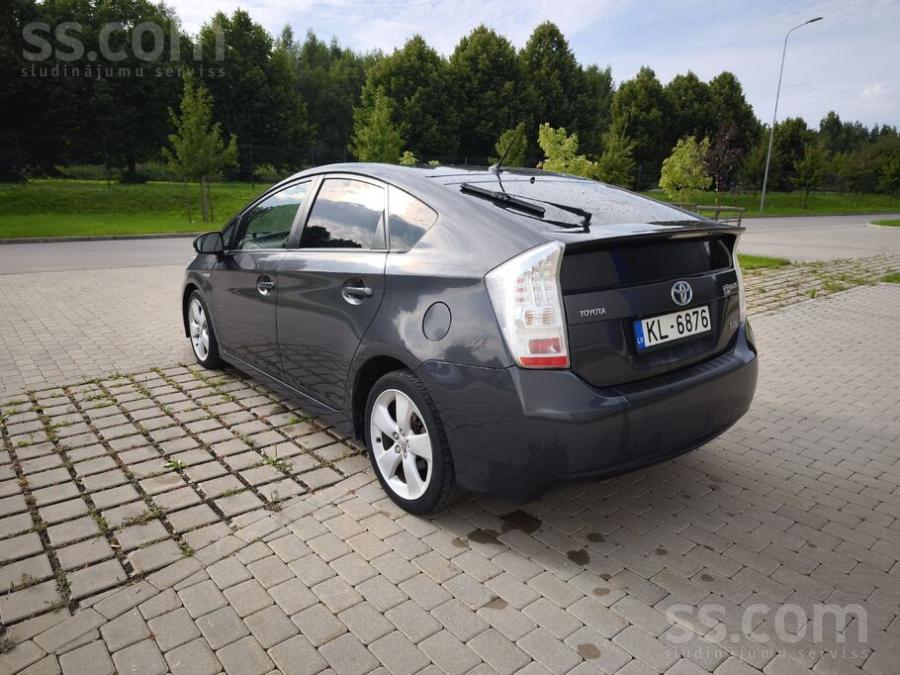 Zils Toyota Prius 2010 Rīga, ar dzinēja tilpumu 1.80 L un nobraukumu 310 tūkst. km par 5800 €, foto 5 vietnē AUTOMOTO.COM.LV