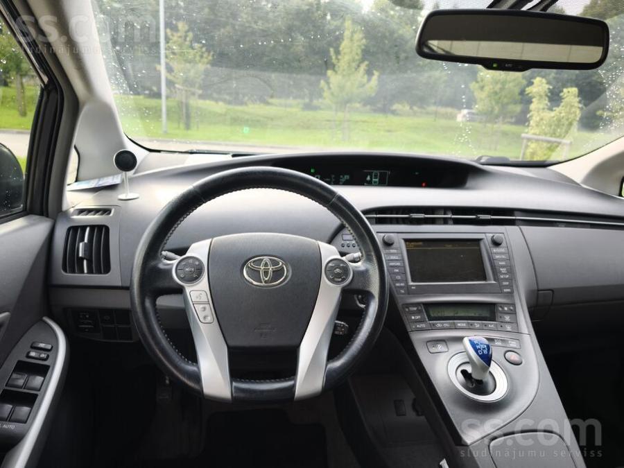 Zils Toyota Prius 2010 Rīga, ar dzinēja tilpumu 1.80 L un nobraukumu 310 tūkst. km par 5800 €, foto 6 vietnē AUTOMOTO.COM.LV