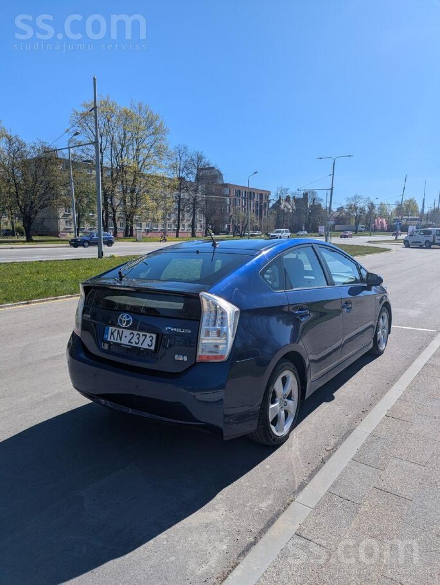 Zils Toyota Prius 2010 Rīga, ar dzinēja tilpumu 1.80 L un nobraukumu 275 tūkst. km par 4960 €, foto 3 vietnē AUTOMOTO.COM.LV
