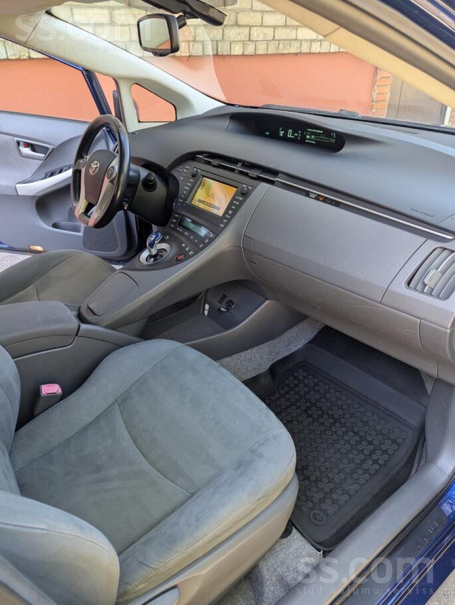 Zils Toyota Prius 2010 Rīga, ar dzinēja tilpumu 1.80 L un nobraukumu 275 tūkst. km par 4960 €, foto 5 vietnē AUTOMOTO.COM.LV