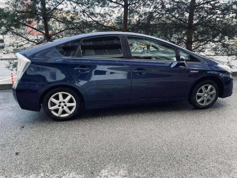 Blue Toyota Prius 2010 in Vilnius, with an engine capacity of 0.00 L and mileage of 400 thousand km for 4300 €, photo 4 on AUTOMOTO.COM.LV