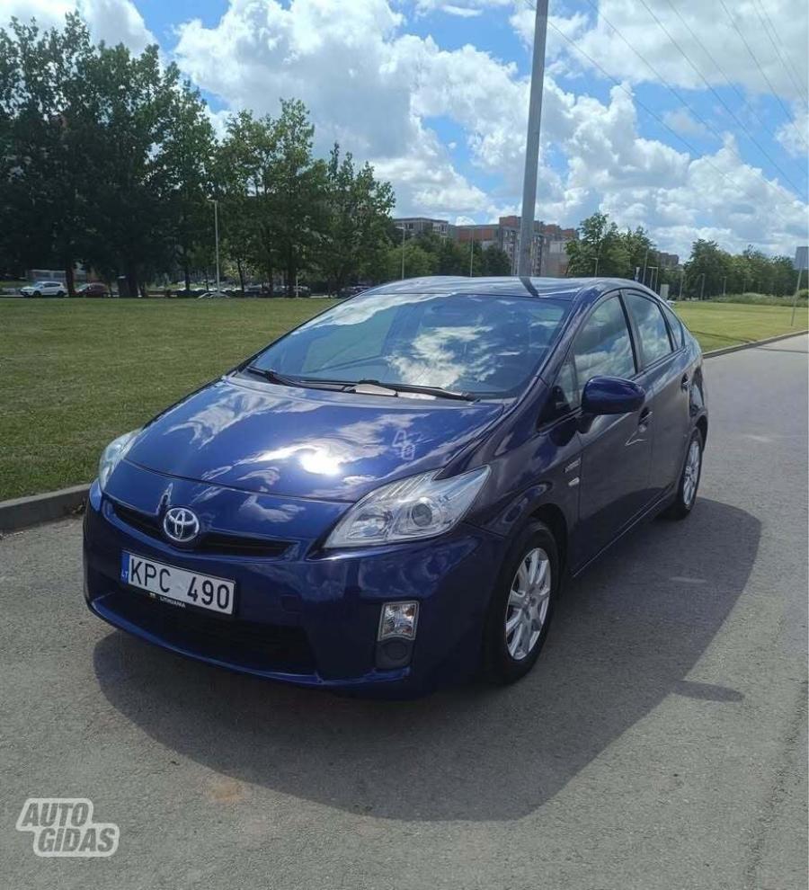 Blue Toyota Prius 2010 in Siauliai, with an engine capacity of 1.80 L and mileage of 154 thousand km for 7300 €, photo 1 on AUTOMOTO.COM.LV