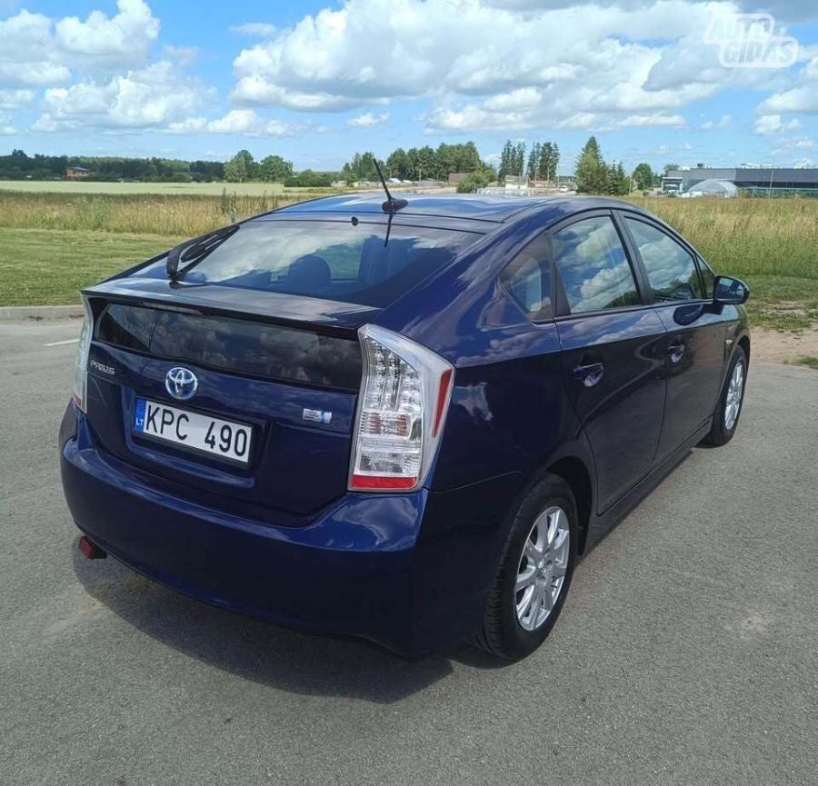 Blue Toyota Prius 2010 in Siauliai, with an engine capacity of 1.80 L and mileage of 154 thousand km for 7300 €, photo 7 on AUTOMOTO.COM.LV