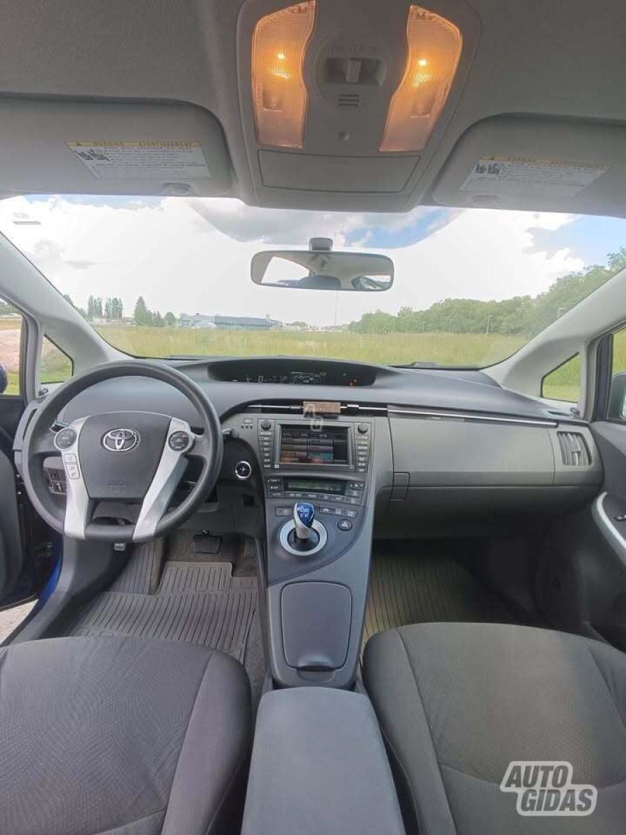 Blue Toyota Prius 2010 in Siauliai, with an engine capacity of 1.80 L and mileage of 154 thousand km for 7300 €, photo 10 on AUTOMOTO.COM.LV
