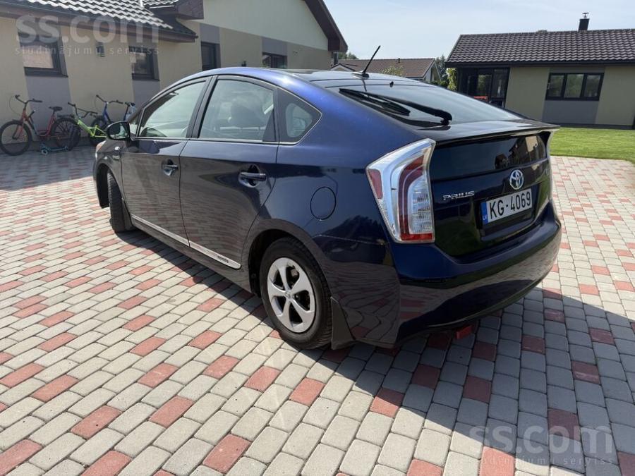 Zils Toyota Prius 2012 Rīga, ar dzinēja tilpumu 1.80 L un nobraukumu 250 tūkst. km par 6900 €, foto 2 vietnē AUTOMOTO.COM.LV