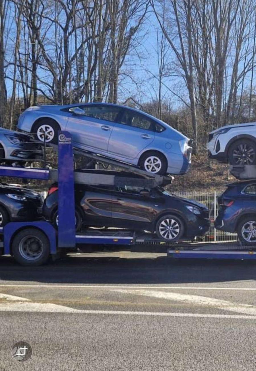 Blue Toyota Prius 2012 in Vilnius, with an engine capacity of 1.80 L and mileage of 280 thousand km for 7700 €, photo 11 on AUTOMOTO.COM.LV