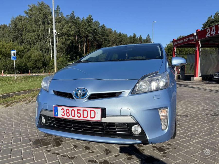Blue Toyota Prius 2012 in Alytus, with an engine capacity of 1.80 L and mileage of 433 thousand km for 6450 €, photo 1 on AUTOMOTO.COM.LV
