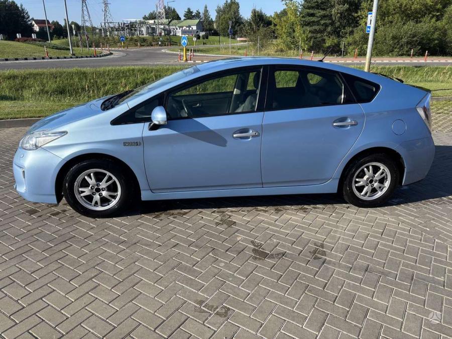 Blue Toyota Prius 2012 in Alytus, with an engine capacity of 1.80 L and mileage of 433 thousand km for 6450 €, photo 9 on AUTOMOTO.COM.LV