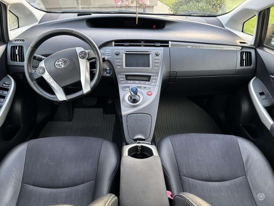 Blue Toyota Prius 2012 in Alytus, with an engine capacity of 1.80 L and mileage of 433 thousand km for 6450 €, photo 11 on AUTOMOTO.COM.LV