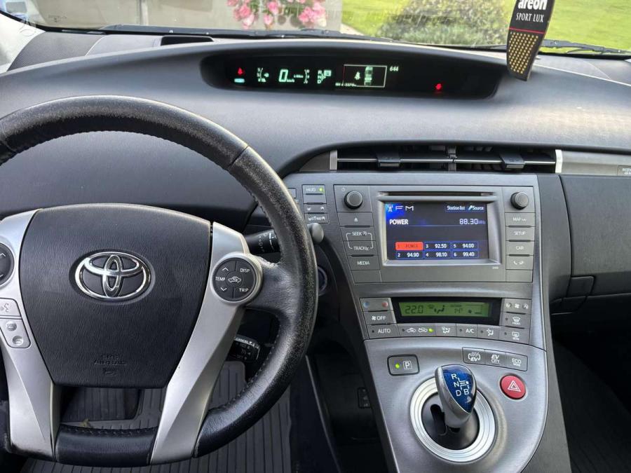 Blue Toyota Prius 2012 in Alytus, with an engine capacity of 1.80 L and mileage of 433 thousand km for 6450 €, photo 12 on AUTOMOTO.COM.LV