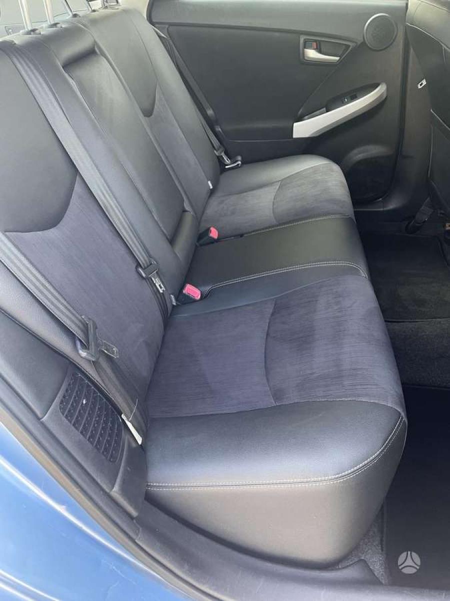 Zils Toyota Prius 2013 Viļņa, ar dzinēja tilpumu 1.80 L un nobraukumu 264 tūkst. km par 7650 €, foto 10 vietnē AUTOMOTO.COM.LV