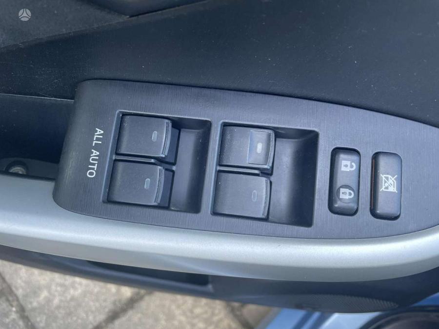 Zils Toyota Prius 2013 Viļņa, ar dzinēja tilpumu 1.80 L un nobraukumu 264 tūkst. km par 7650 €, foto 19 vietnē AUTOMOTO.COM.LV