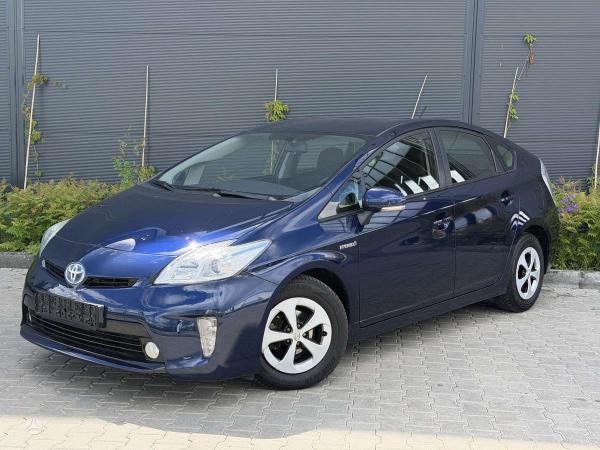 Blue Toyota Prius 2013 in Vilnius, with an engine capacity of 1.80 L and mileage of 218 thousand km for 7800 €, photo 2 on AUTOMOTO.COM.LV