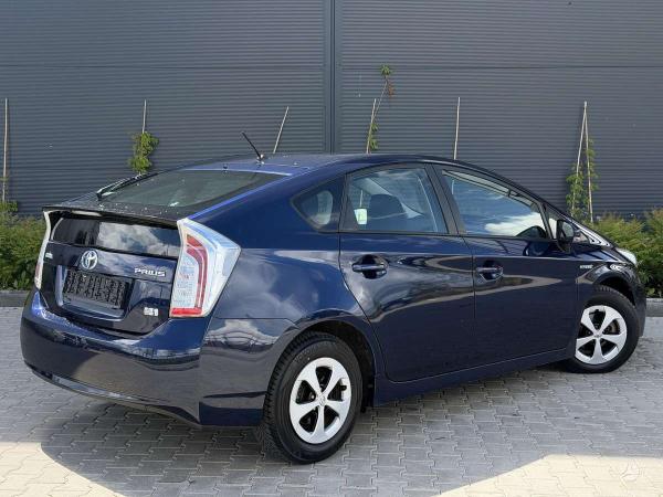 Blue Toyota Prius 2013 in Vilnius, with an engine capacity of 1.80 L and mileage of 218 thousand km for 7800 €, photo 5 on AUTOMOTO.COM.LV