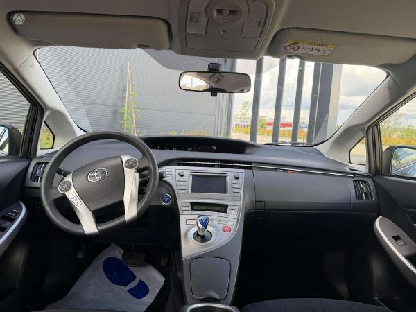 Blue Toyota Prius 2013 in Vilnius, with an engine capacity of 1.80 L and mileage of 218 thousand km for 7800 €, photo 8 on AUTOMOTO.COM.LV