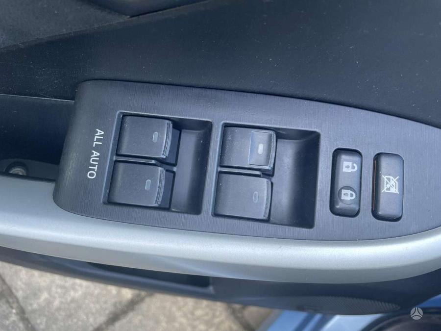 Blue Toyota Prius 2013 in Vilnius, with an engine capacity of 1.80 L and mileage of 264 thousand km for 7550 €, photo 19 on AUTOMOTO.COM.LV