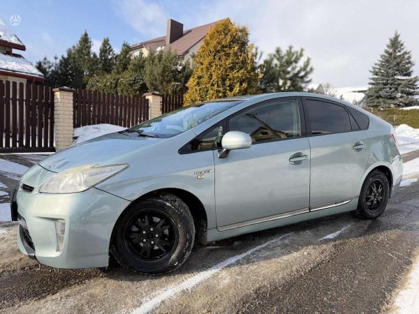 Blue Toyota Prius 2014 in Vilnius, with an engine capacity of 1.80 L and mileage of 340 thousand km for 5450 €, photo 1 on AUTOMOTO.COM.LV