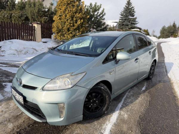 Blue Toyota Prius 2014 in Vilnius, with an engine capacity of 1.80 L and mileage of 340 thousand km for 5450 €, photo 2 on AUTOMOTO.COM.LV