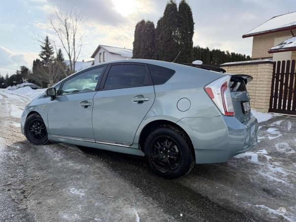 Blue Toyota Prius 2014 in Vilnius, with an engine capacity of 1.80 L and mileage of 340 thousand km for 5450 €, photo 3 on AUTOMOTO.COM.LV