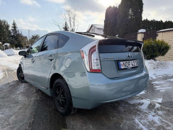 Blue Toyota Prius 2014 in Vilnius, with an engine capacity of 1.80 L and mileage of 340 thousand km for 5450 €, photo 4 on AUTOMOTO.COM.LV