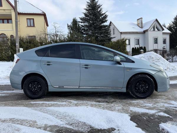 Blue Toyota Prius 2014 in Vilnius, with an engine capacity of 1.80 L and mileage of 340 thousand km for 5450 €, photo 8 on AUTOMOTO.COM.LV