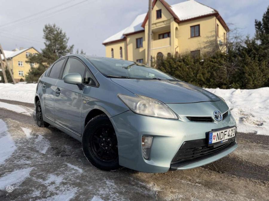 Blue Toyota Prius 2014 in Vilnius, with an engine capacity of 1.80 L and mileage of 340 thousand km for 5450 €, photo 10 on AUTOMOTO.COM.LV