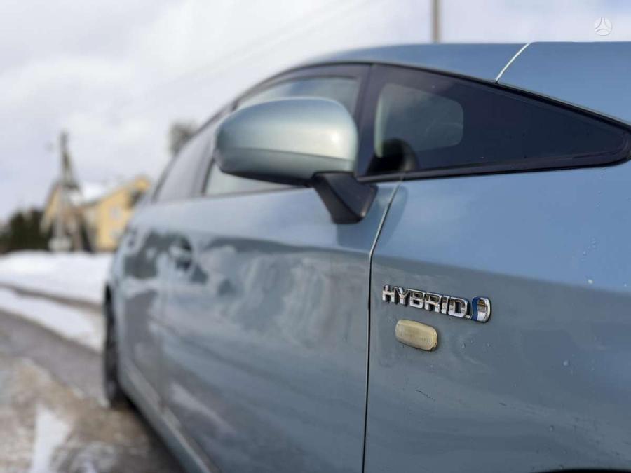 Blue Toyota Prius 2014 in Vilnius, with an engine capacity of 1.80 L and mileage of 340 thousand km for 5450 €, photo 11 on AUTOMOTO.COM.LV