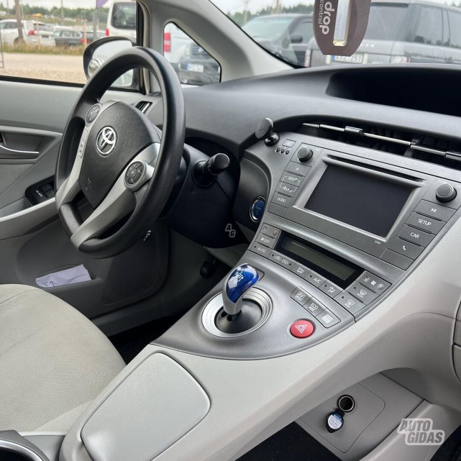 Zils Toyota Prius 2014 Viļņa, ar dzinēja tilpumu 1.70 L un nobraukumu 240 tūkst. km par 7200 €, foto 7 vietnē AUTOMOTO.COM.LV