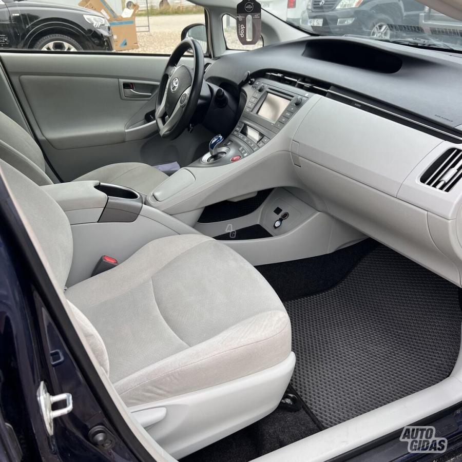 Zils Toyota Prius 2014 Viļņa, ar dzinēja tilpumu 1.70 L un nobraukumu 240 tūkst. km par 7200 €, foto 8 vietnē AUTOMOTO.COM.LV
