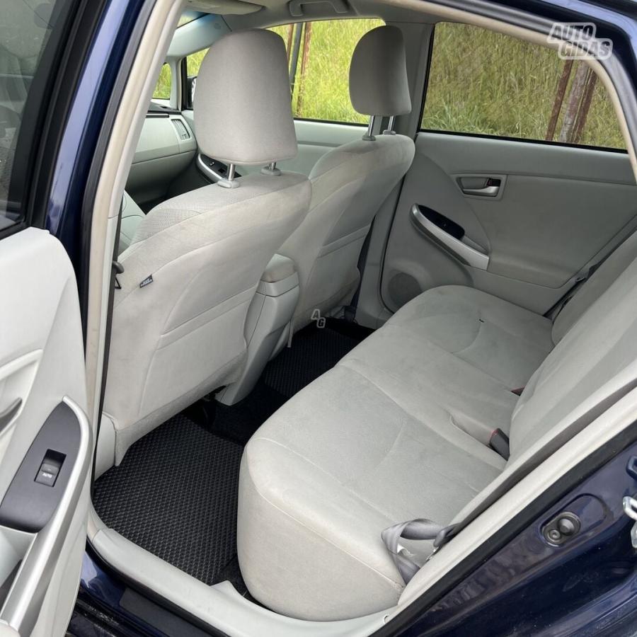 Zils Toyota Prius 2014 Viļņa, ar dzinēja tilpumu 1.70 L un nobraukumu 240 tūkst. km par 7200 €, foto 9 vietnē AUTOMOTO.COM.LV