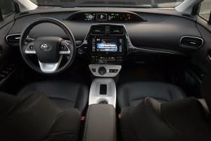 Blue Toyota Prius 2016 in Jelgava, with an engine capacity of 1.80 L and mileage of 53 thousand km for 13900 €, photo 9 on AUTOMOTO.COM.LV