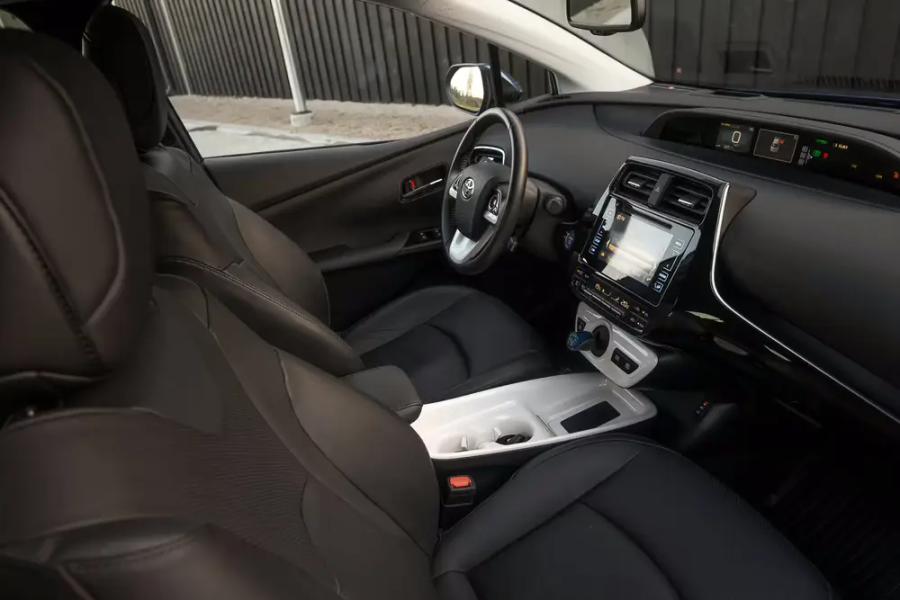 Blue Toyota Prius 2016 in Jelgava, with an engine capacity of 1.80 L and mileage of 53 thousand km for 13900 €, photo 21 on AUTOMOTO.COM.LV