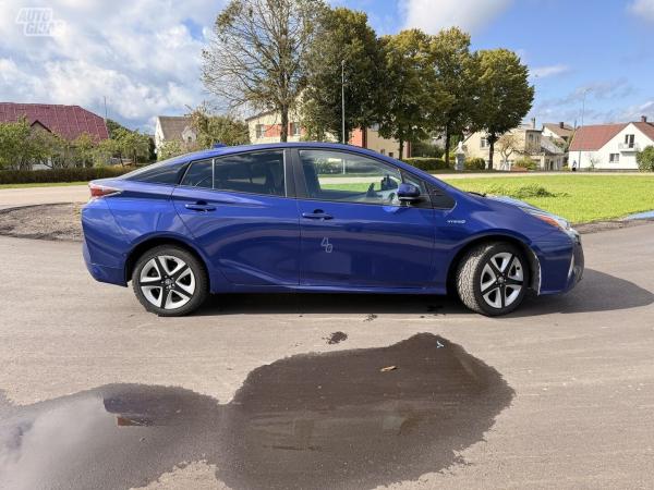 Blue Toyota Prius 2016 in Trakai, with an engine capacity of 1.80 L and mileage of 164 thousand km for 13400 €, photo 9 on AUTOMOTO.COM.LV