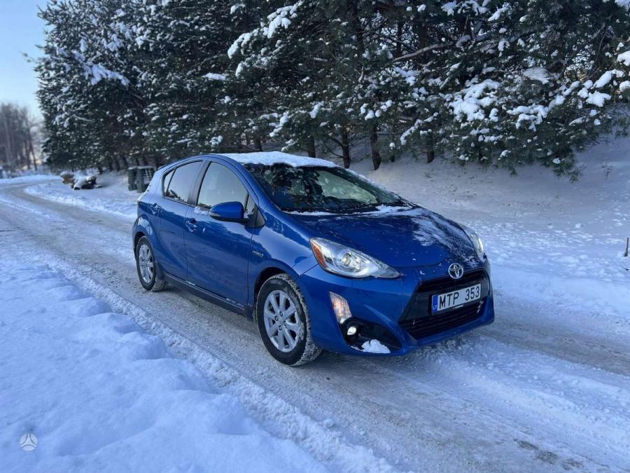 Zils Toyota Prius 2017 Viļņa, ar dzinēja tilpumu 1.50 L un nobraukumu 115 tūkst. km par 8700 €, foto 1 vietnē AUTOMOTO.COM.LV