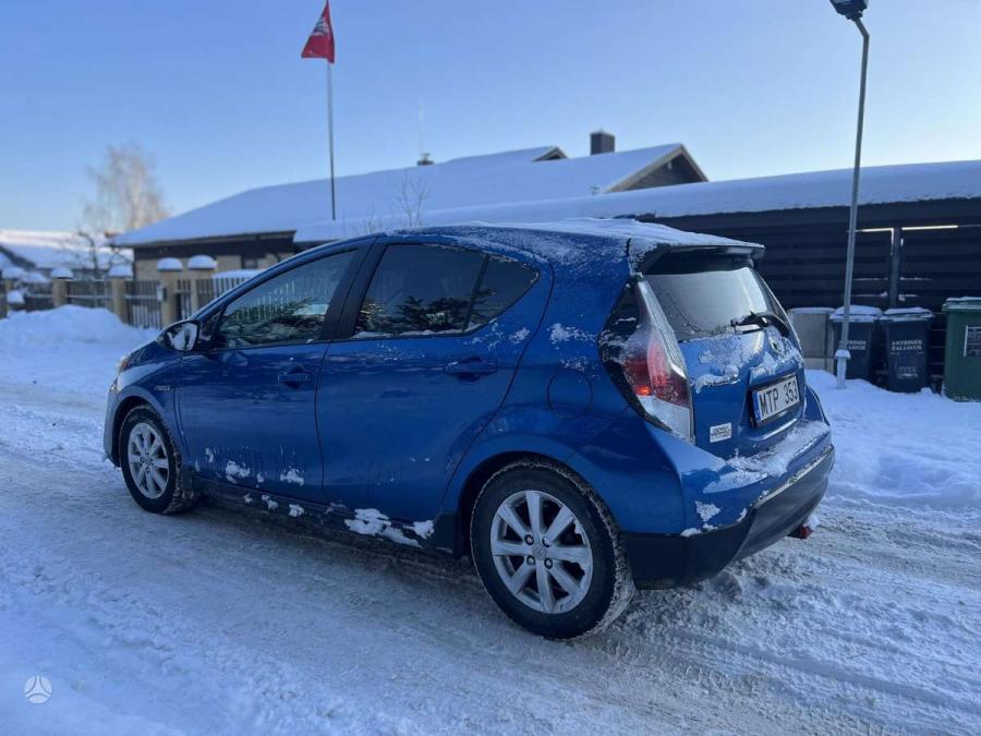 Zils Toyota Prius 2017 Viļņa, ar dzinēja tilpumu 1.50 L un nobraukumu 115 tūkst. km par 8700 €, foto 4 vietnē AUTOMOTO.COM.LV