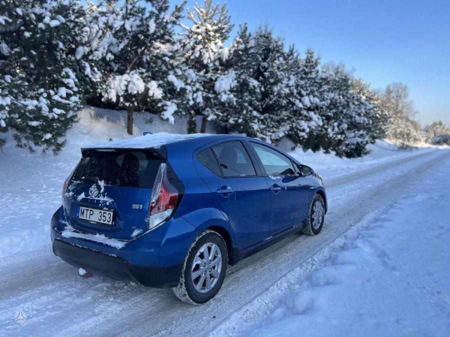 Zils Toyota Prius 2017 Viļņa, ar dzinēja tilpumu 1.50 L un nobraukumu 115 tūkst. km par 8700 €, foto 5 vietnē AUTOMOTO.COM.LV