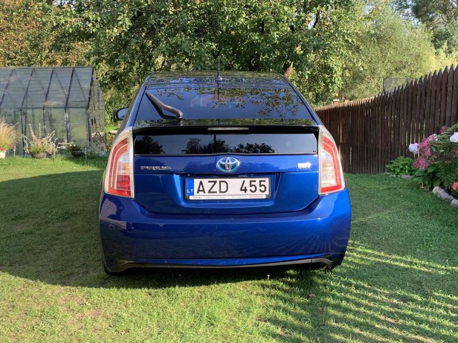 Blue Toyota Prius 2010 in Vilnius, with an engine capacity of 1.80 L and mileage of 172 thousand km for 7400 €, photo 4 on AUTOMOTO.COM.LV