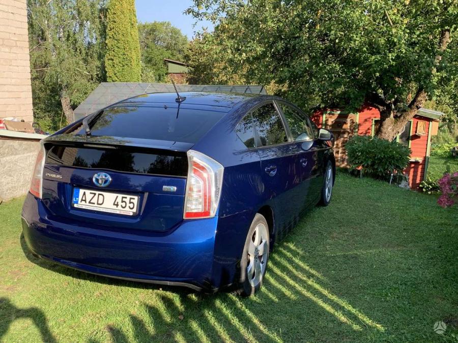 Blue Toyota Prius 2010 in Vilnius, with an engine capacity of 1.80 L and mileage of 172 thousand km for 7400 €, photo 5 on AUTOMOTO.COM.LV