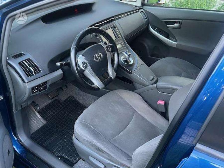 Blue Toyota Prius 2010 in Vilnius, with an engine capacity of 1.80 L and mileage of 172 thousand km for 7400 €, photo 15 on AUTOMOTO.COM.LV