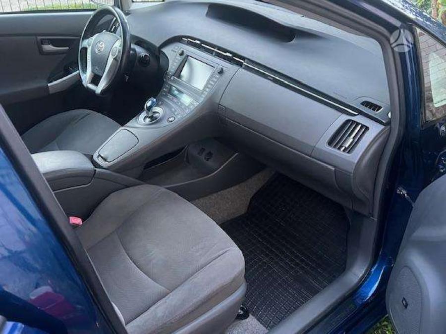 Blue Toyota Prius 2010 in Vilnius, with an engine capacity of 1.80 L and mileage of 172 thousand km for 7400 €, photo 17 on AUTOMOTO.COM.LV