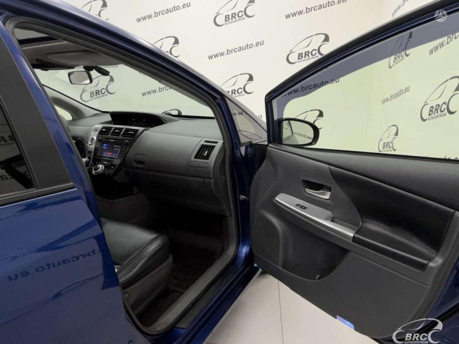 Blue Toyota Prius 2012 in Vilnius, with an engine capacity of 1.80 L and mileage of 386 thousand km for 9000 €, photo 9 on AUTOMOTO.COM.LV