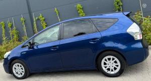 Blue Toyota Prius 2013 in Vilnius, with an engine capacity of 1.80 L and mileage of 200 thousand km for 10999 €, photo  on AUTOMOTO.COM.LV