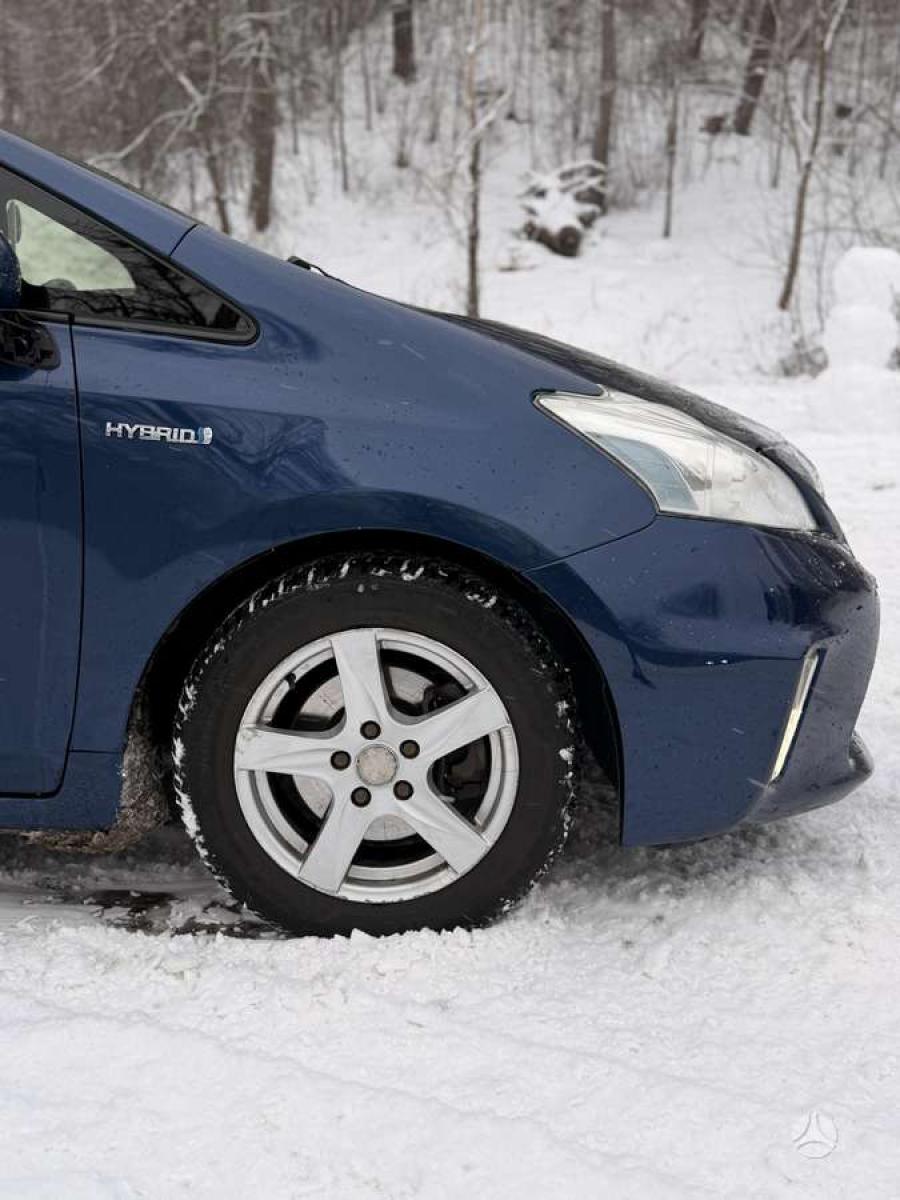 Zils Toyota Prius 2014 Viļņa, ar dzinēja tilpumu 1.80 L un nobraukumu 435 tūkst. km par 6500 €, foto 4 vietnē AUTOMOTO.COM.LV