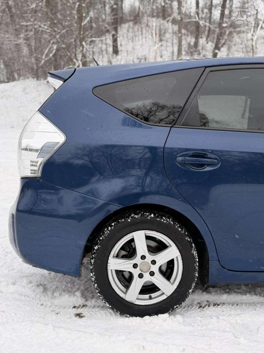 Zils Toyota Prius 2014 Viļņa, ar dzinēja tilpumu 1.80 L un nobraukumu 435 tūkst. km par 6500 €, foto 5 vietnē AUTOMOTO.COM.LV