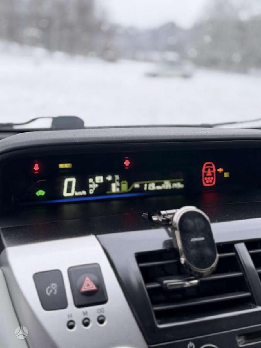 Zils Toyota Prius 2014 Viļņa, ar dzinēja tilpumu 1.80 L un nobraukumu 435 tūkst. km par 6500 €, foto 8 vietnē AUTOMOTO.COM.LV