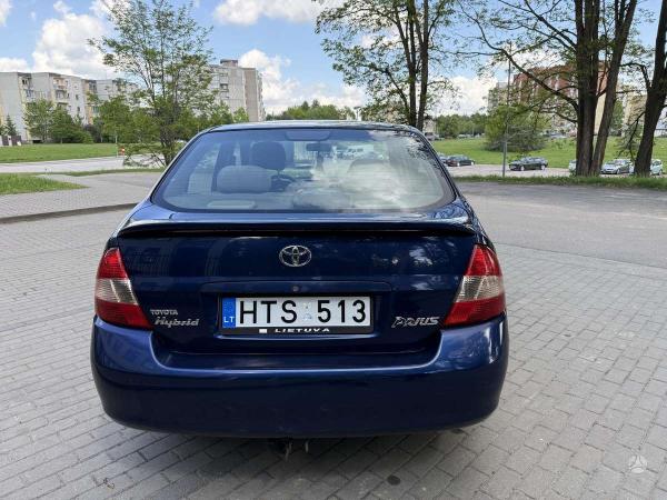 Blue Toyota Prius 2001 in Kaunas, with an engine capacity of 1.50 L and mileage of 270 thousand km for 1690 €, photo 6 on AUTOMOTO.COM.LV